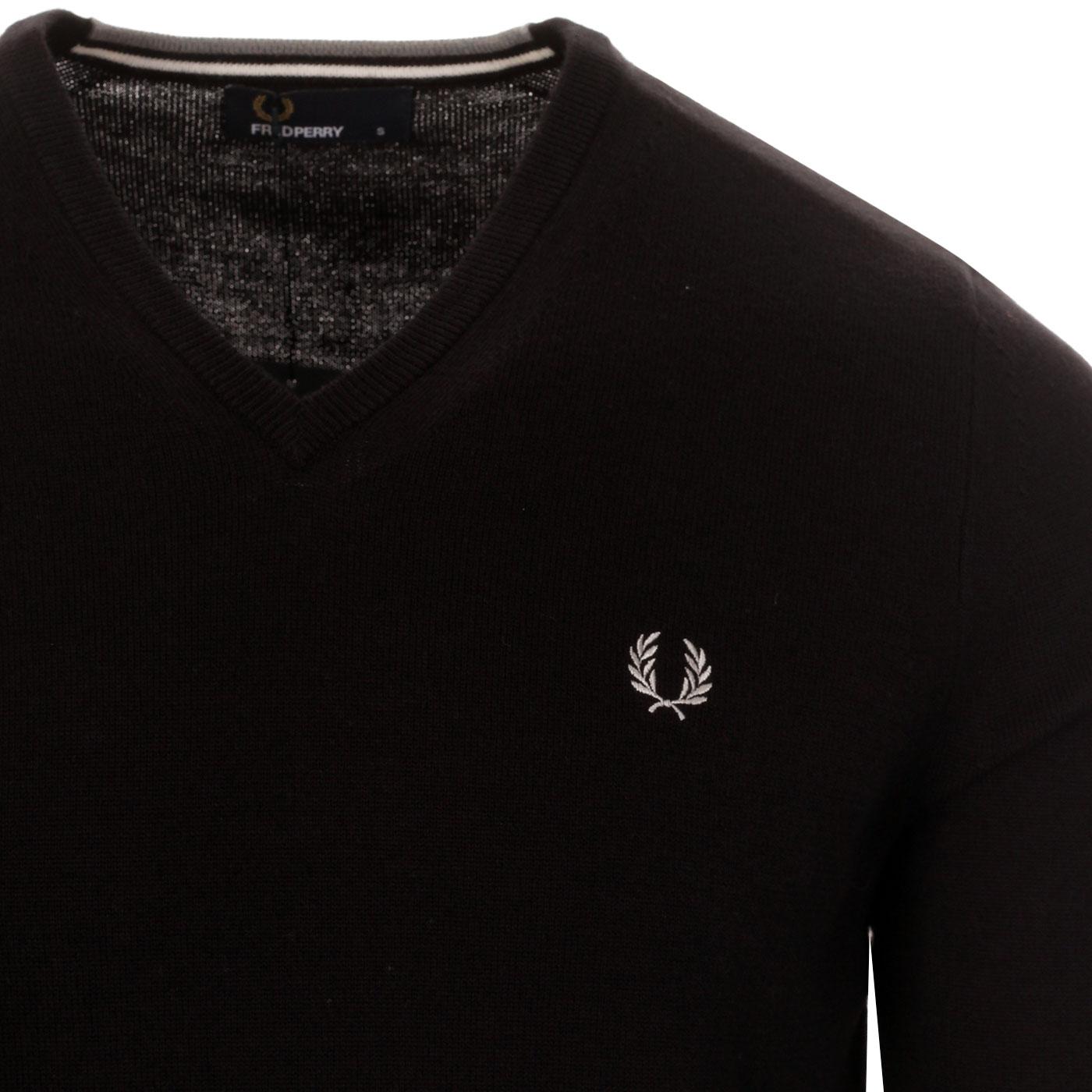 FRED PERRY Classic Mod Tipped V-Neck Jumper in Black
