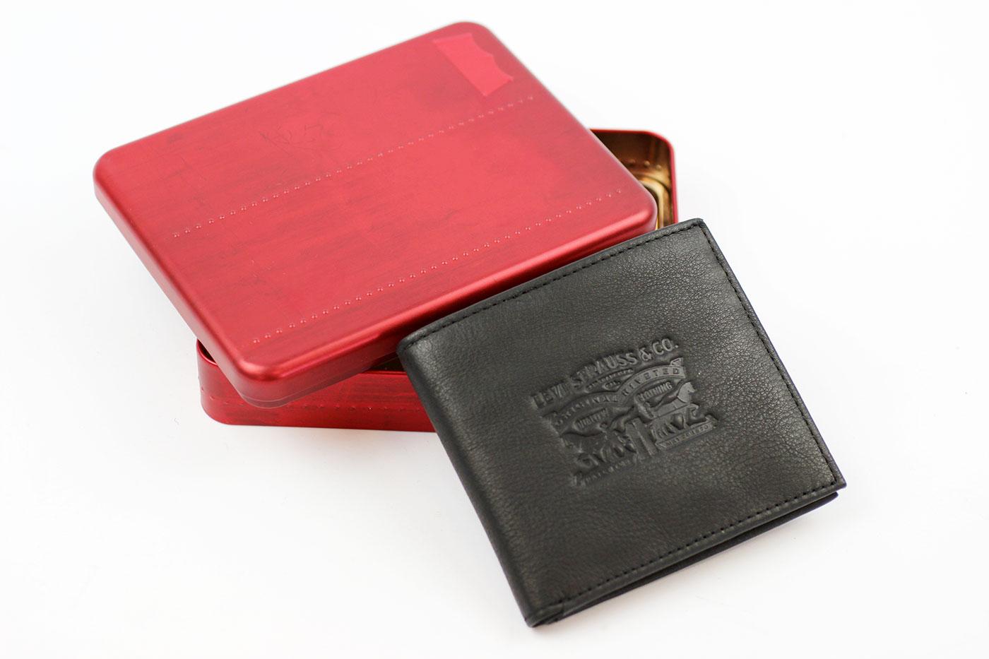 Levi's® Retro Mod Horse Logo Tumbled Leather Gatefold Wallet
