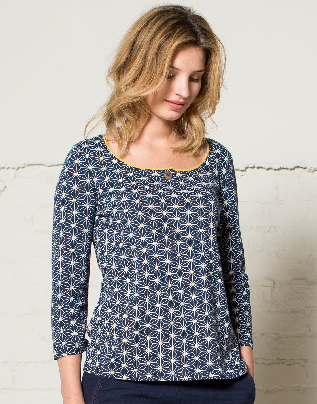 NOMADS Retro 1960s Mod Geometric Star Fair Trade Boxy Top in Navy